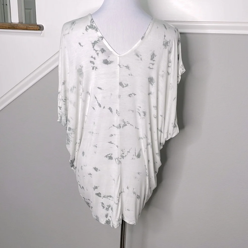 Vici | Tops | Vici White Gray Marbled Loose Fit Vneck Bat Wing Stretch ...